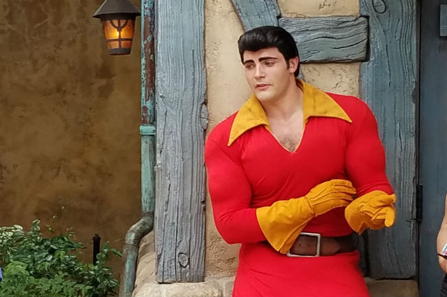 7 Tips on Theme Park Character Etiquette - Your AAA Network